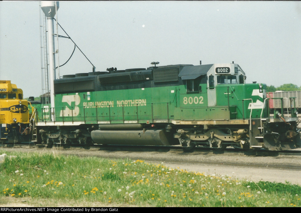 BN 8002 in Willmar Yard